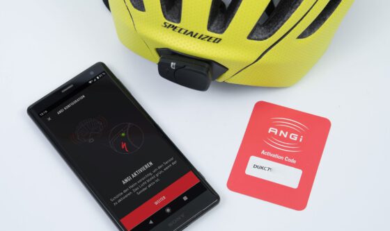 Specialized ANGi im Test » Crash Sensor für Notruf am Helm